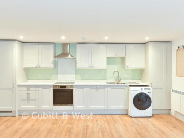 1 bedroom ground flat for sale