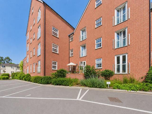 1 bedroom ground flat for sale
