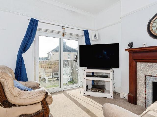 1 bedroom ground flat for sale
