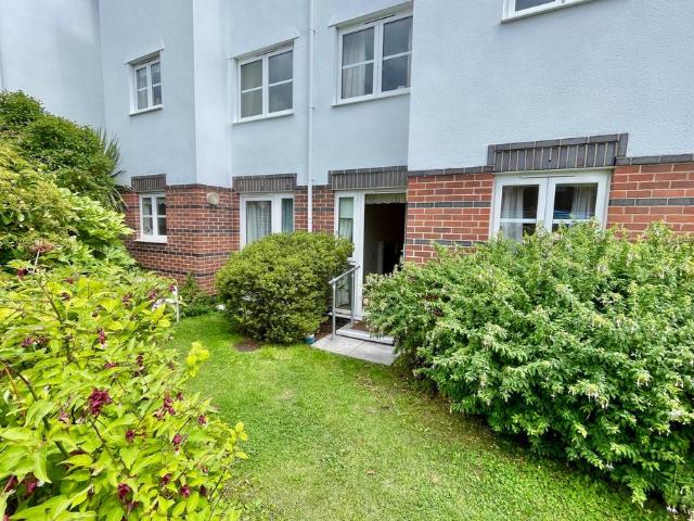 1 bedroom ground flat for sale