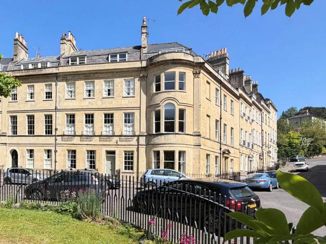 1 bedroom ground flat for sale