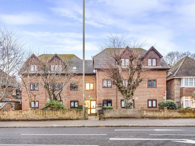 1 bedroom ground flat for sale