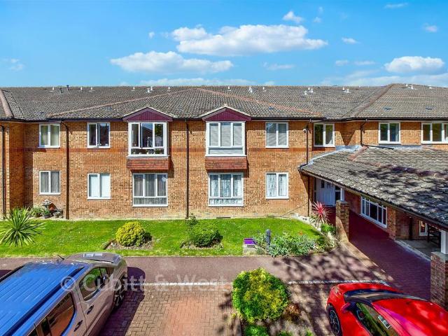 1 bedroom ground flat for sale