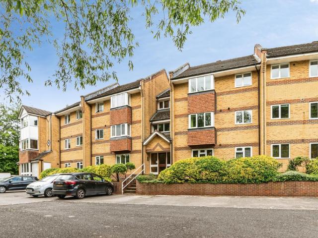 1 bedroom ground flat for sale