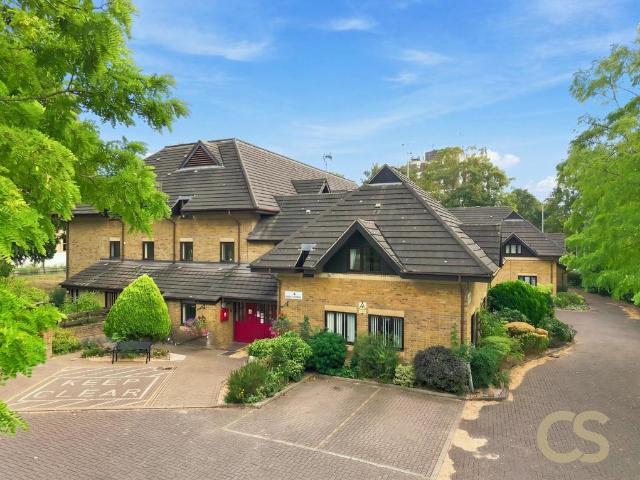 1 bedroom ground flat for sale