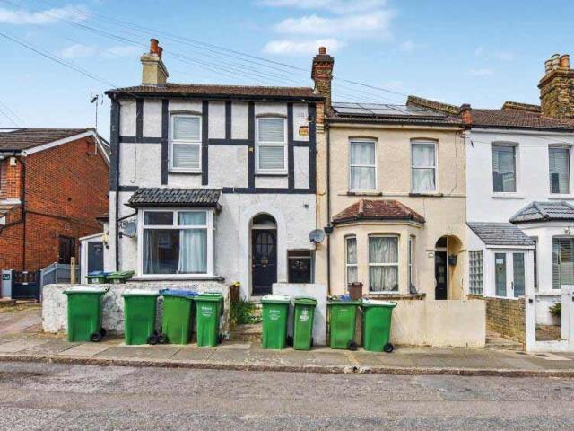 1 bedroom ground flat for sale