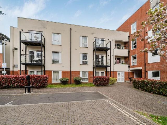 1 bedroom ground flat for sale