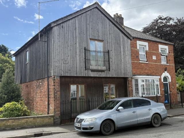 1 bedroom ground flat for sale