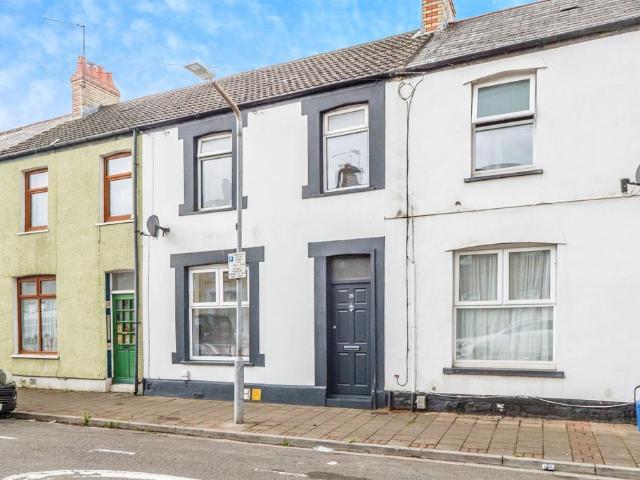 1 bedroom ground flat for sale