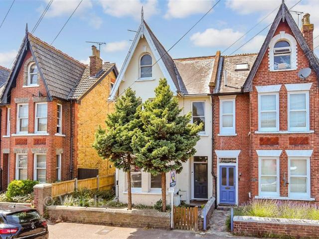 1 bedroom ground flat for sale