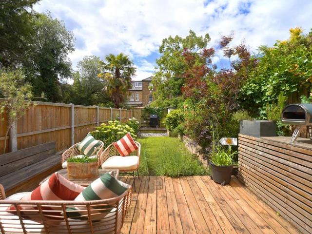 1 bedroom ground flat for sale