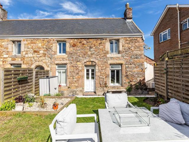1 bedroom ground flat for sale