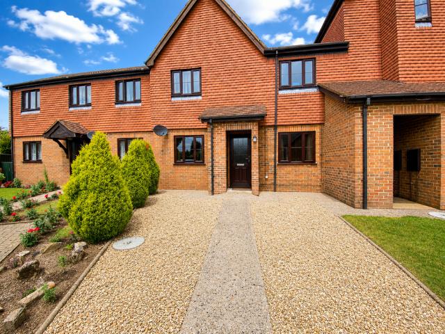 1 bedroom ground flat for sale