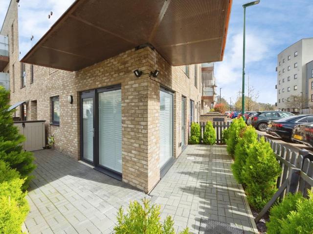 1 bedroom ground flat for sale