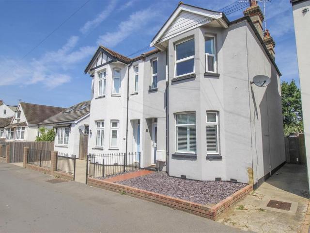 1 bedroom ground flat for sale