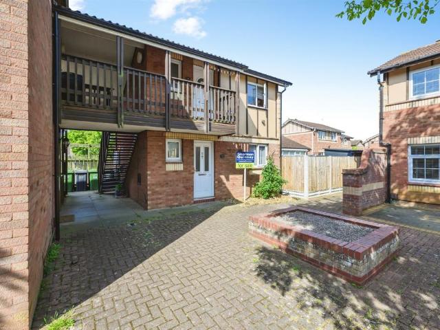 1 bedroom ground flat for sale
