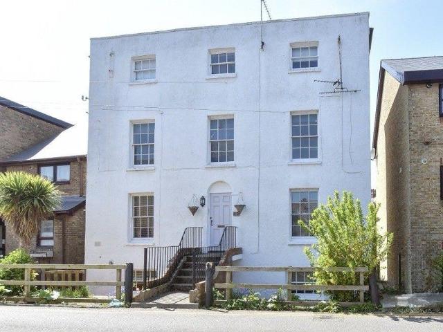 1 bedroom ground flat for sale