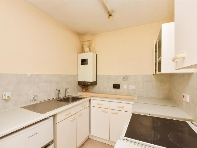 1 bedroom ground flat for sale