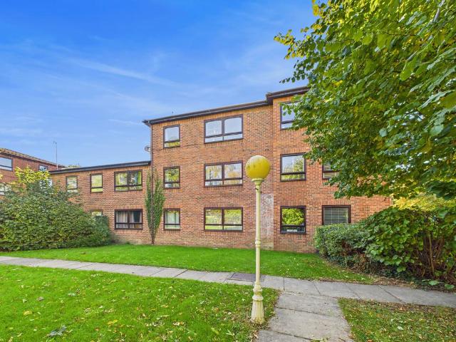 1 bedroom ground flat for sale