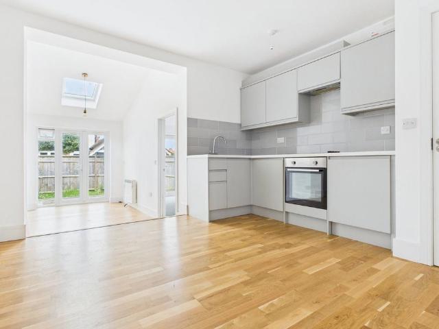1 bedroom ground flat for sale