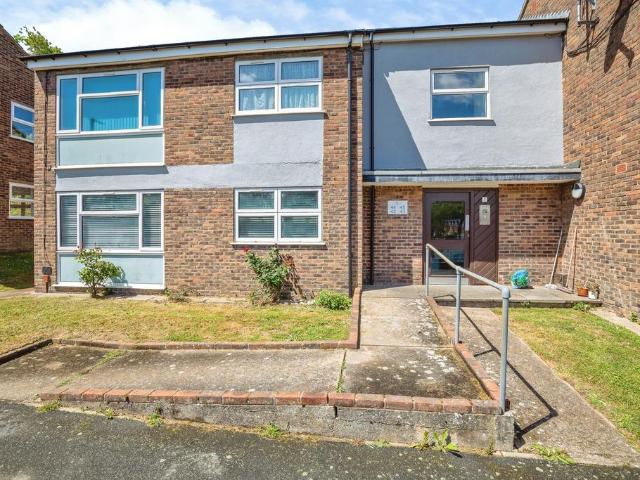1 bedroom ground flat for sale
