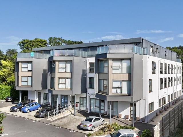 1 bedroom ground flat for sale
