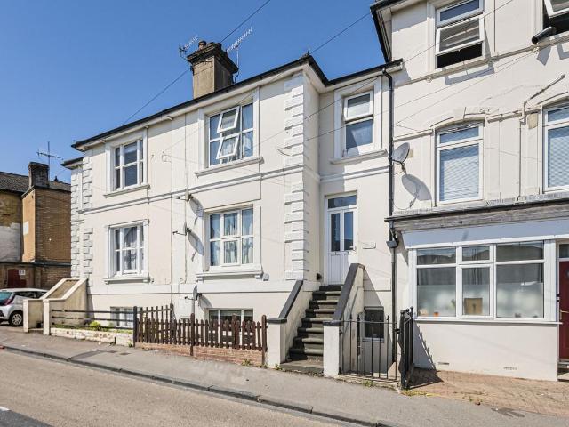 1 bedroom ground flat for sale