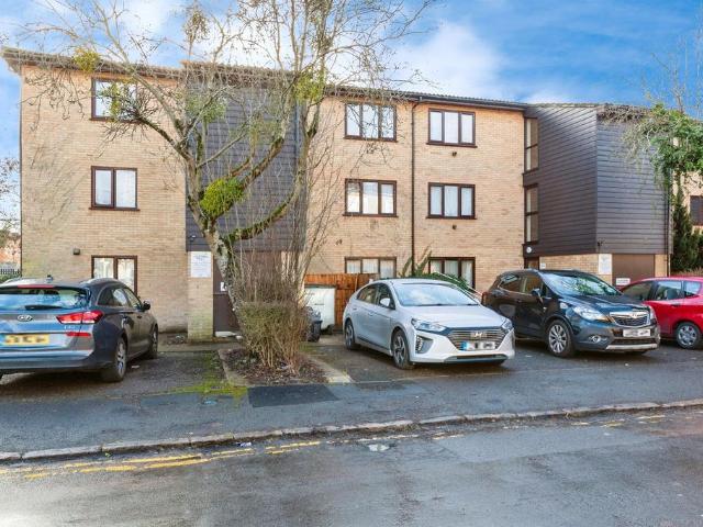 1 bedroom ground flat for sale