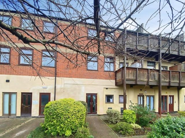 1 bedroom ground flat for sale