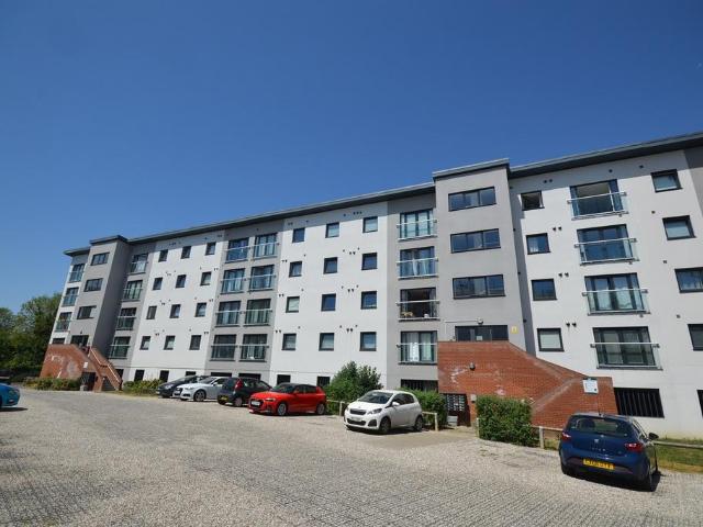 1 bedroom ground flat for sale