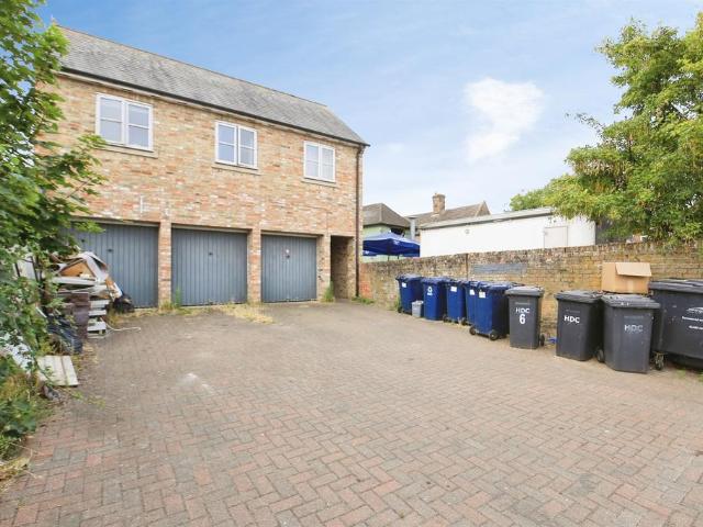 1 bedroom ground flat for sale