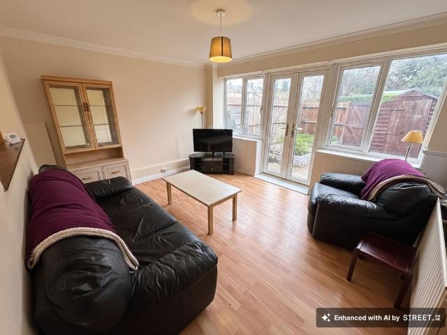 1 bedroom ground flat for sale