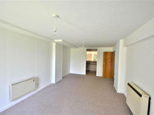 1 bedroom ground flat to rent