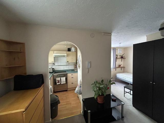 1 bedroom ground flat to rent