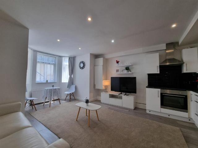 1 bedroom ground flat to rent