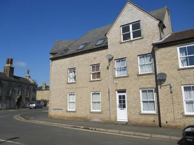 1 bedroom ground flat to rent