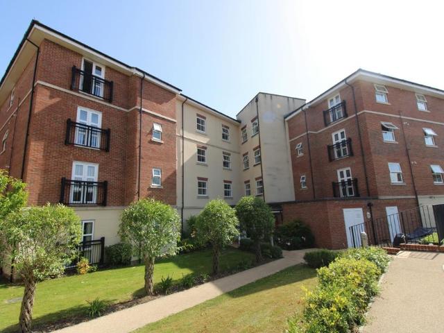 1 bedroom ground flat to rent