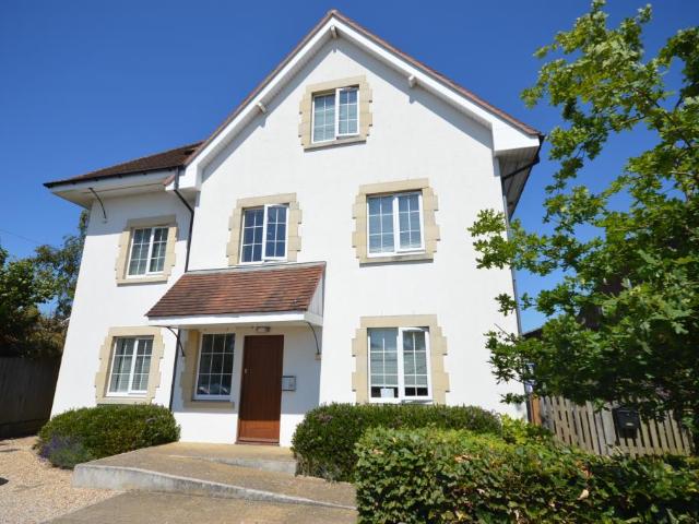 1 bedroom ground flat to rent