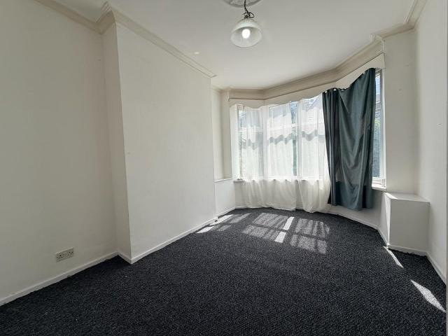 1 bedroom ground flat to rent