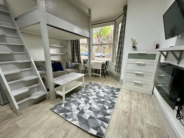 1 bedroom ground flat to rent
