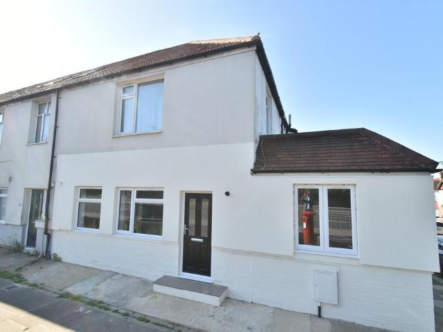 1 bedroom ground flat to rent