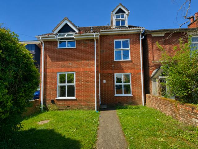 1 bedroom ground flat to rent