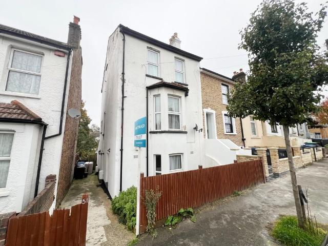 1 bedroom ground flat to rent