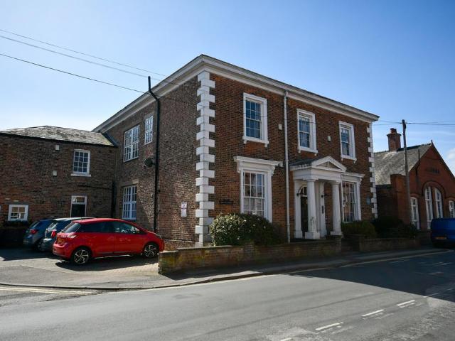 1 bedroom ground flat to rent