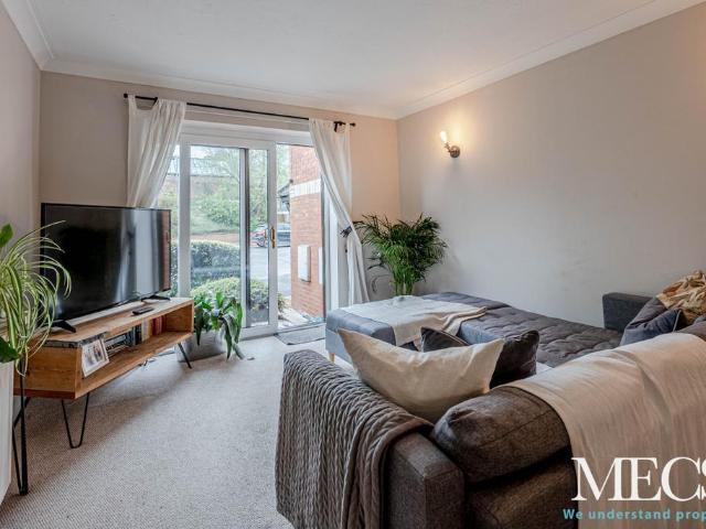 1 bedroom ground flat to rent