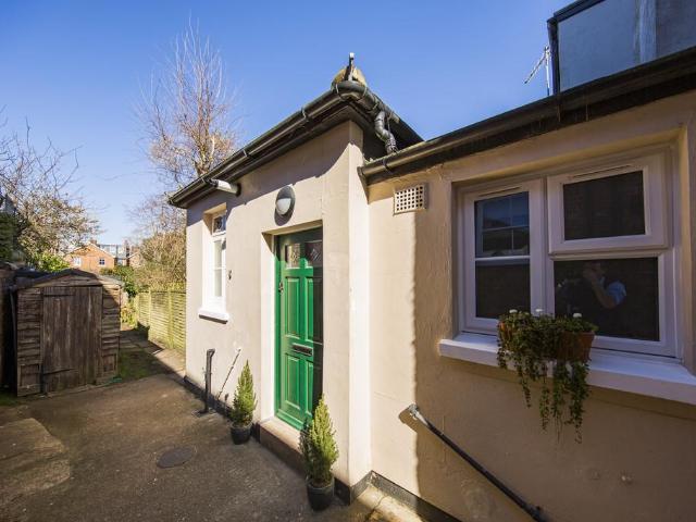 1 bedroom ground flat to rent