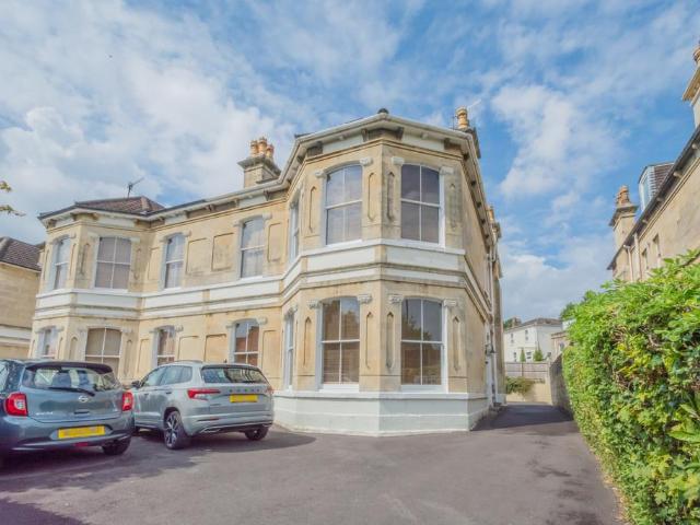 1 bedroom ground flat to rent