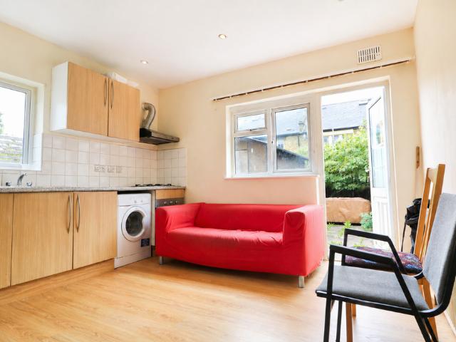 1 bedroom ground flat to rent