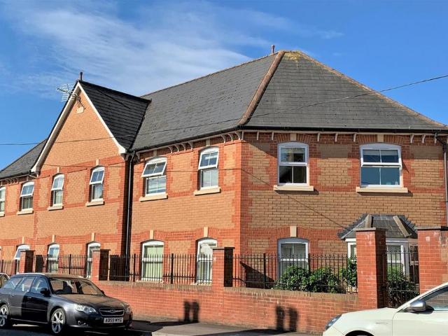 1 bedroom ground flat to rent