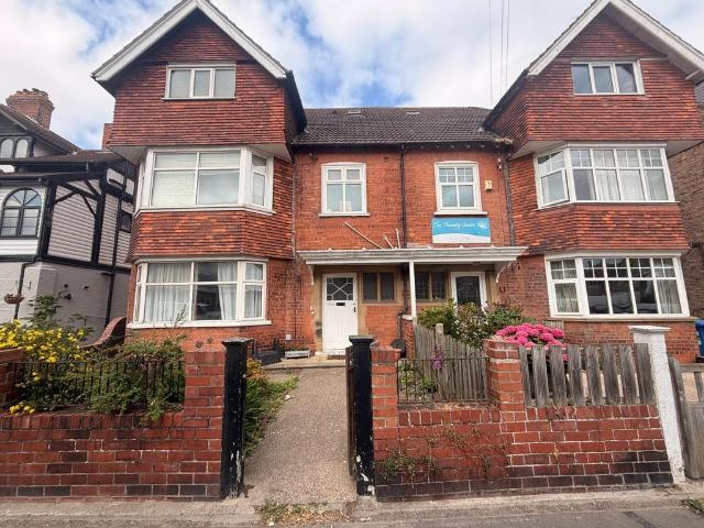 1 bedroom ground flat to rent